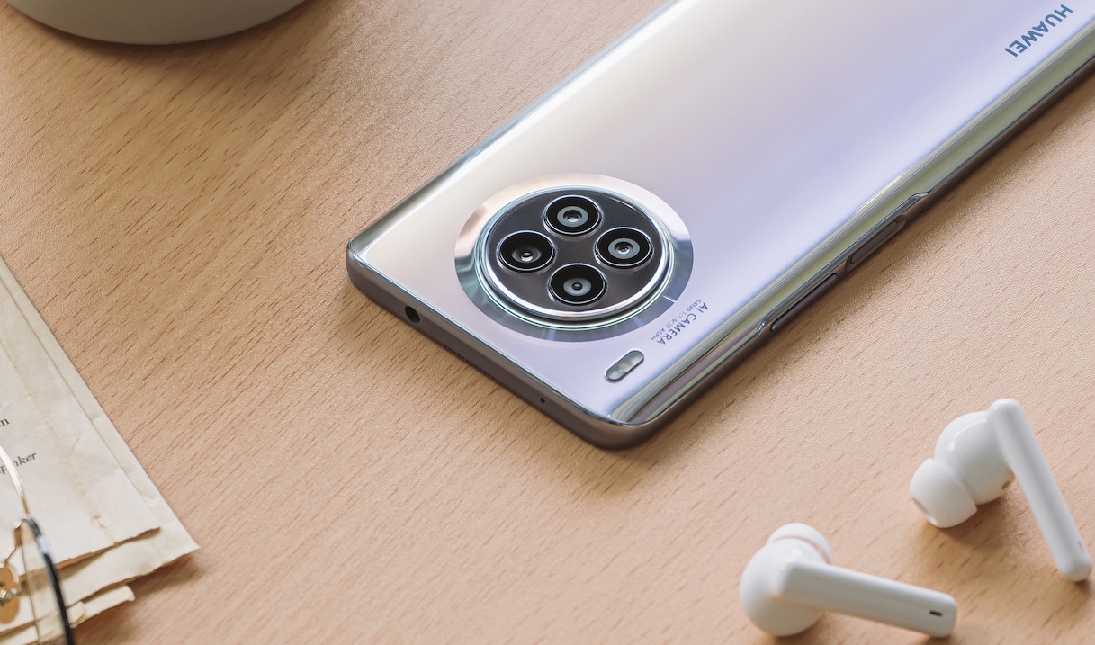 Le caratteristiche di HUAWEI nova i8, modello della serie nova